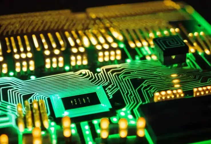 Integrated Circuits vs. Transistors: The Inside Scoop – Jet Hotel Solutions